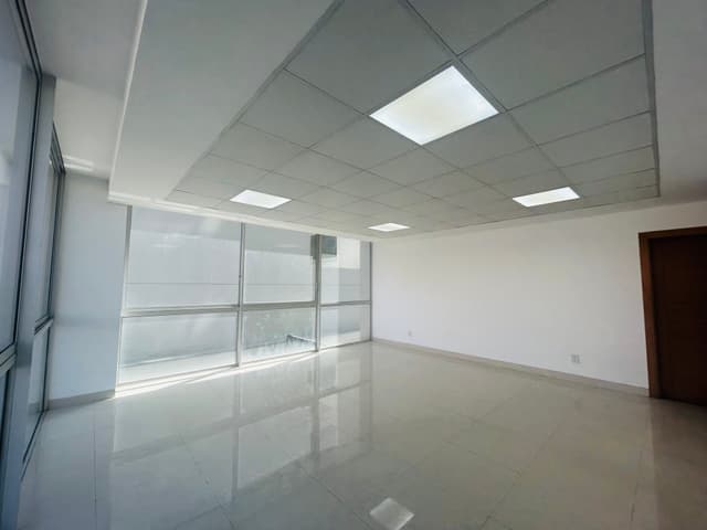 Oficina en alquiler en Obrajes — zona residencial de primer nivel y con ...